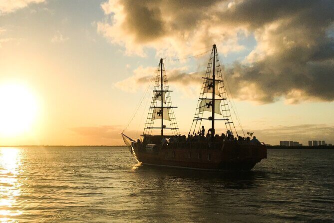 Live a Romantic Night Cruise Dinner at COLUMBUS (open bar included) - Practical Tips for Travelers