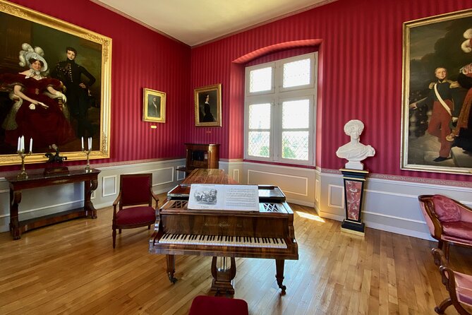 Live Guided Chenonceau, Chambord, Amboise Castles trip from Paris - FAQs