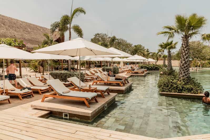 Live Makani for two - The Location and Transportation