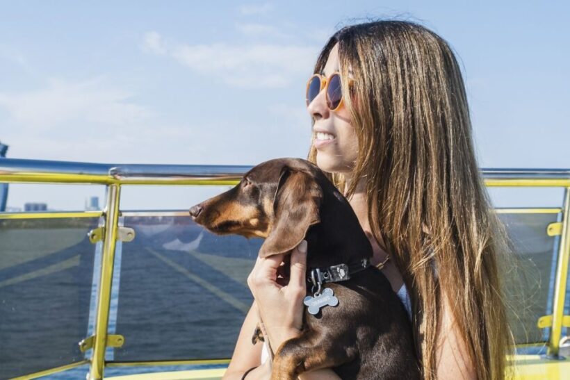 Live Music & Sunset Wooden Boat in Barcelona - FAQs