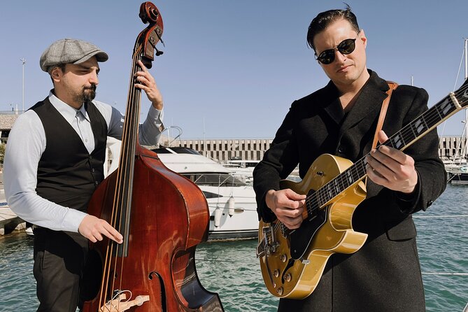 Live Music & Sunset Wooden Boat in Barcelona - Boat and Amenities