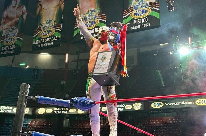 Live Wrestling from the Best Area of the Arena Mexico - What Reviewers Say
