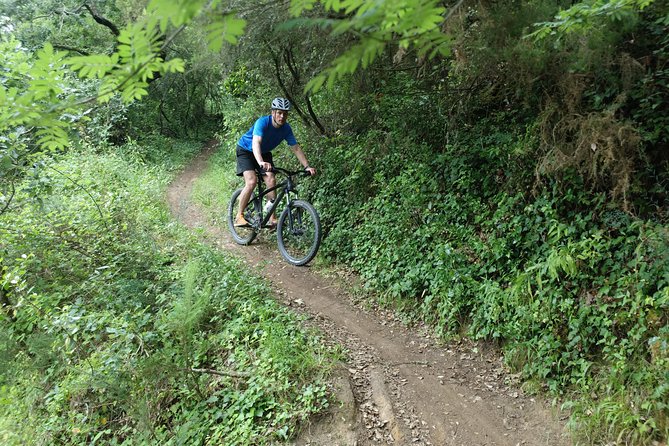 Lizandro Trails - Mountain Biking - The Guides and the Equipment