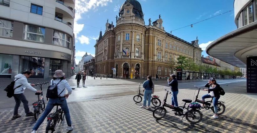 Ljubljana Sightseeing Tour by E-bikes - Key Points