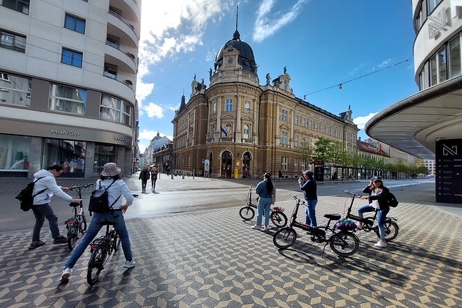 Ljubljana Sightseeing Tour by Electric Bikes - Key Points