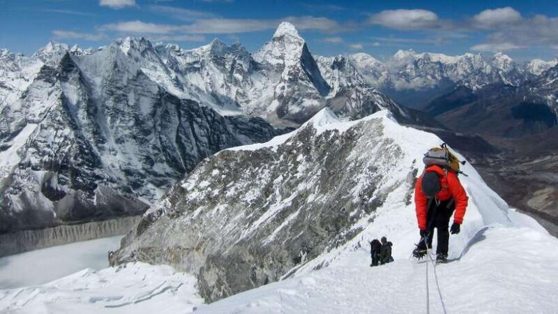 Lobuche Peak Climbing with EBC TREK-18 Days - The Logistics and Value