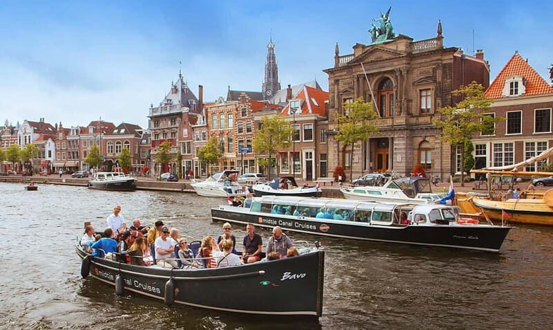 Local Cheese and Wine Cruise through Haarlem - The Atmosphere and Group Dynamics