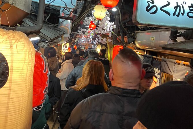 Local Izakaya(Japanese Traditional Bar) Hopping in Shinjuku - Discovering the Art of Japanese Cocktails