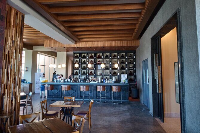 Local Vineyard Tour & Wine Tasting at the Independence Valley - A Practical Look at the Vineyard Experience