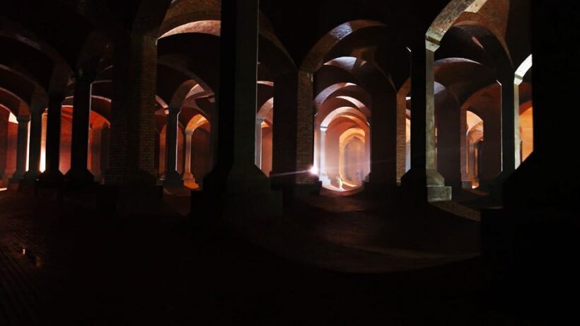 Lodz: Citybreak #1 Digital Guided Walking Tour - Key Points