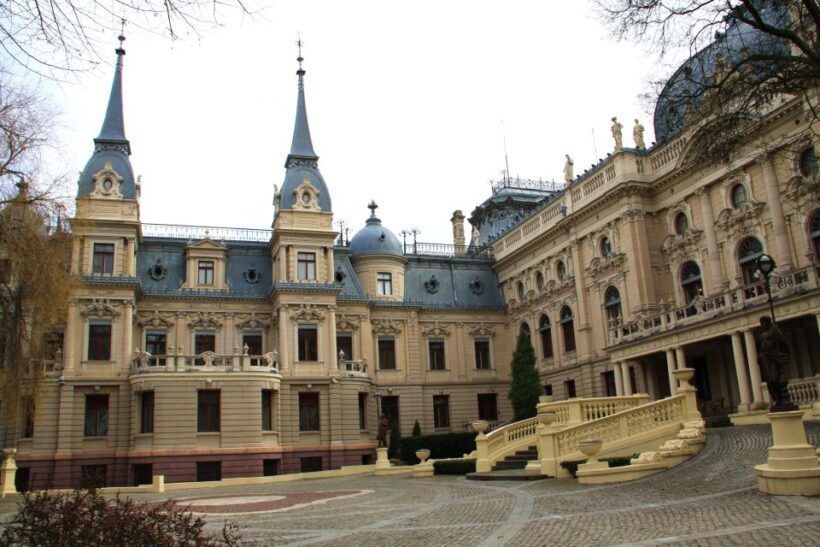 Lodz Old Town Manufaktura Highlights Private Walking Tour - Key Points