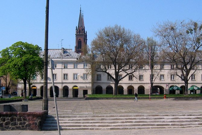 Lodz Old Town Manufaktura Highlights Private Walking Tour - Relaxing in Sienkiewicz Park and OFF Piotrowska
