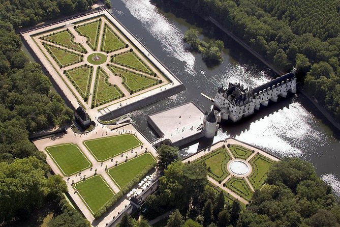 Loire Valley Castles Day Trip From Paris With Professional Guide - Included Amenities