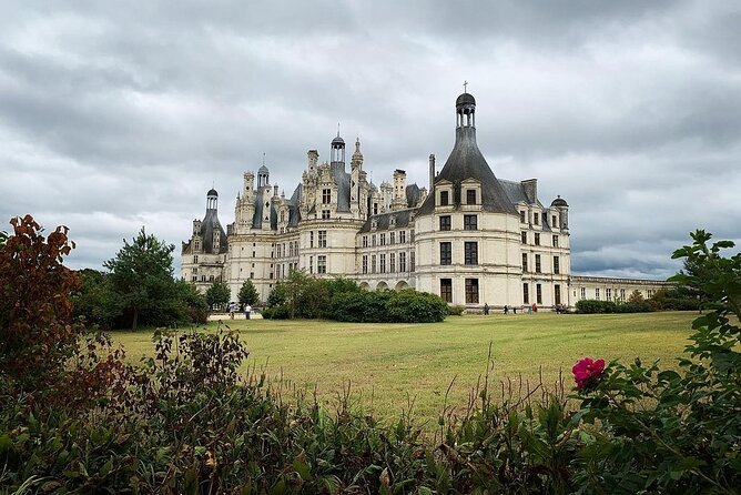 Loire Valley Castles Small-Group Day Trip From Paris - Discovering Château De Chenonceau