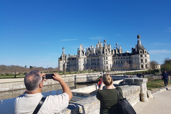 Loire Valley Day Tour Chambord and Chenonceau plus Lunch at a Private Castle - What Makes This Tour Stand Out