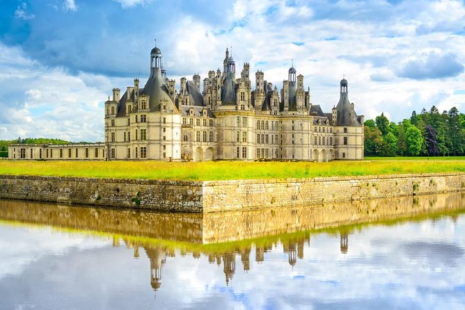 Loire Valley Private Day Trip with Chambord Winery Visit & Lunch - Exploring the Loire Valley: A Day of Castles and Wines