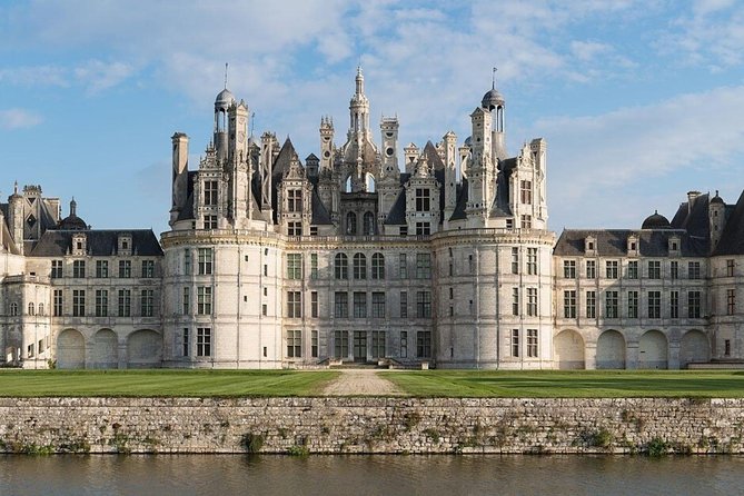 Loire Valley Trip from Paris with Private Local Guide & Private Transportation - Key Points