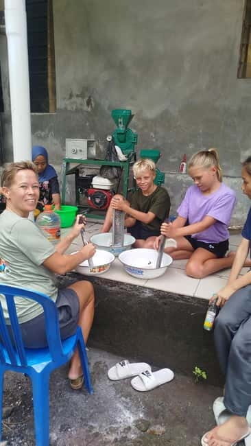 Lombok: Learn the Traditional Way of Making Coconut Oil - Key Points