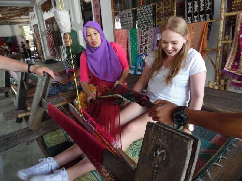 Lombok: The land and the Sasak people of Lombok | Waterfall, water castle - The Sum Up