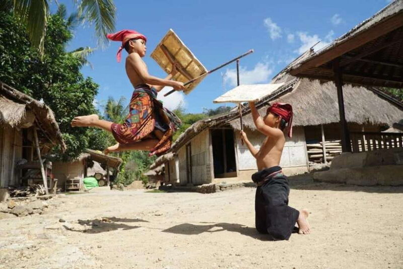 Lombok: Traditional Pottery, Sukarara Weaving & Tanjung Aan - Relaxing at Tanjung Aan Beach