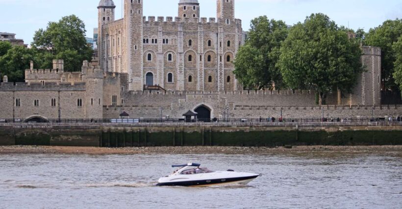 London: 2 hour private luxury yacht hire on the River Thames - Key Points