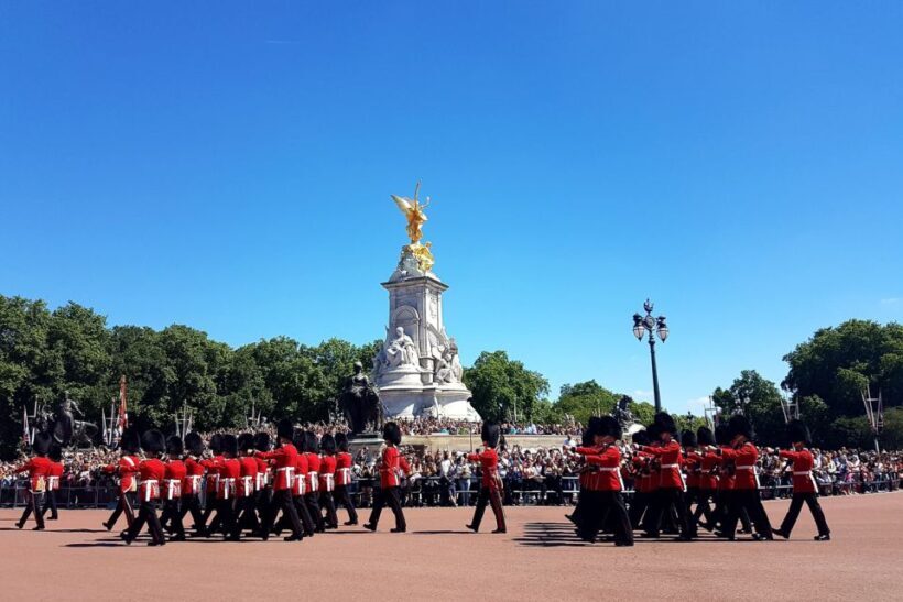 London: 30 London Sights Guided Walking Tour - Key Points