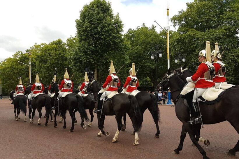 London: 30 London Sights Guided Walking Tour - Authentic Experiences and Insights from Reviews