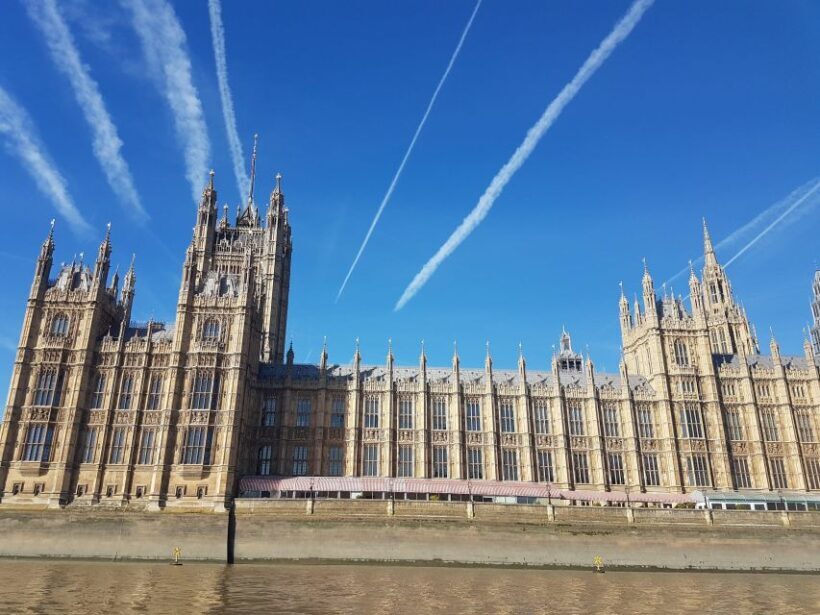 London: 30 Top City Sights Guided Group Walking Tour - Iconic London: Tower of London and Tower Bridge
