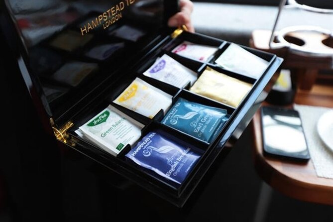 London Afternoon Tea Bus With Panoramic Tour - Food and Beverage Options