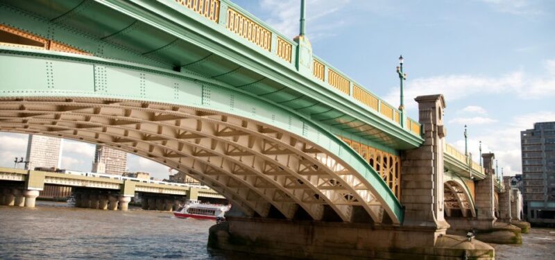 London: App-Based Walking Tour with 30 Stops - Key Points