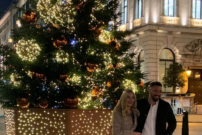 London Bespoke Black Cab Christmas Lights & Sights Private Tour - Key Features