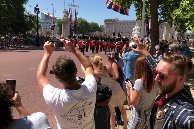 London Bike Tour: Landmarks, Secret Gems, Pub Stop & Street Art - The Sum Up