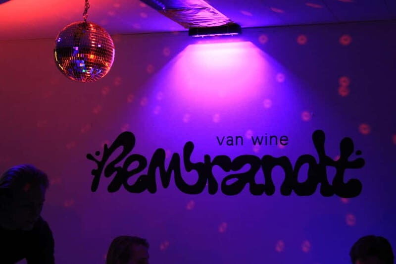 London: Bottomless Sip & Paint in the Dark - The Value: Is it worth it?