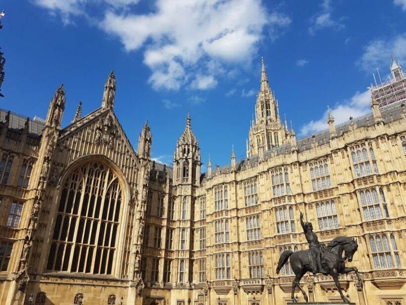 London: British Royalty Walking Tour - Key Points