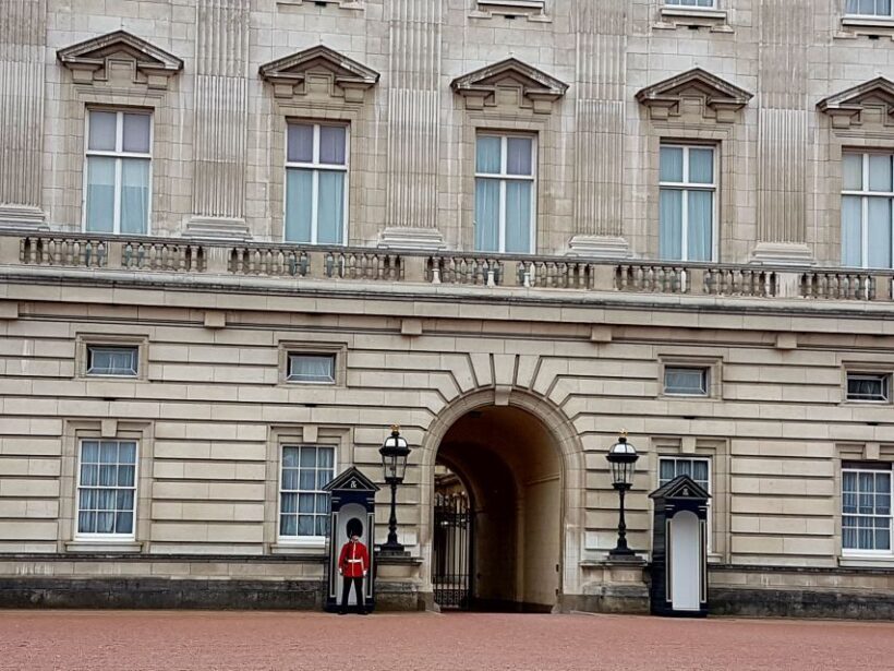 London: British Royalty Walking Tour - Practical Tips
