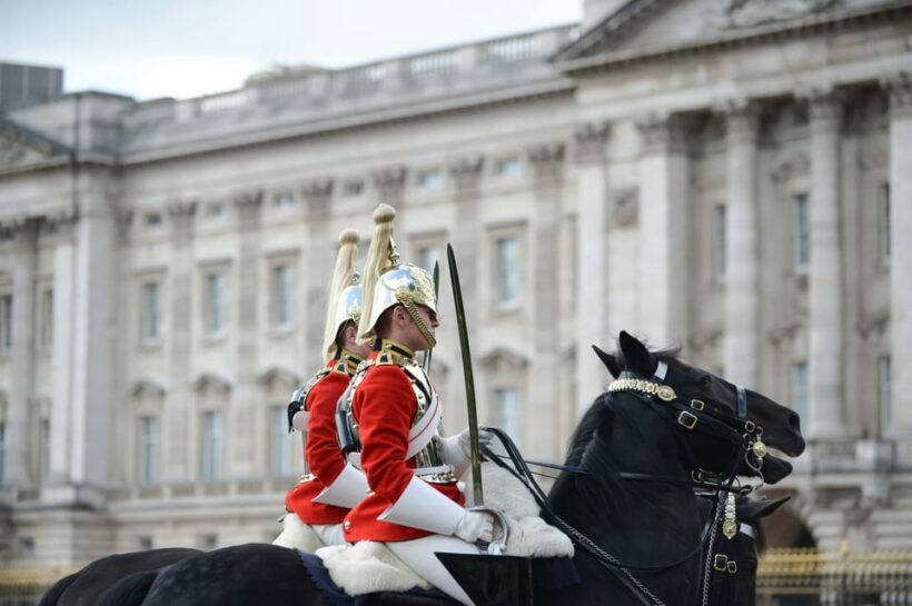 London: Buckingham Palace and Changing of the Guards Tour - Who Will Benefit Most?