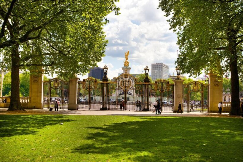 London: Buckingham Palace & Changing of the Guard Experience - A Closer Look at the Tour Itinerary