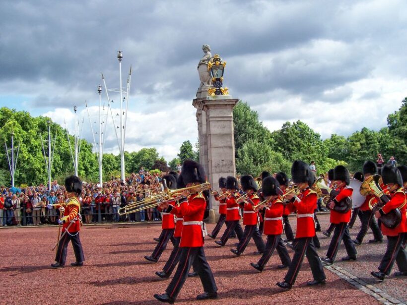 London: Buckingham Palace Changing of the Guard Guided Tour - What Makes This Tour Stand Out?
