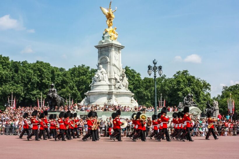 London: Buckingham Palace Entry & Changing of the Guard Tour - What to Expect from the Tour Experience