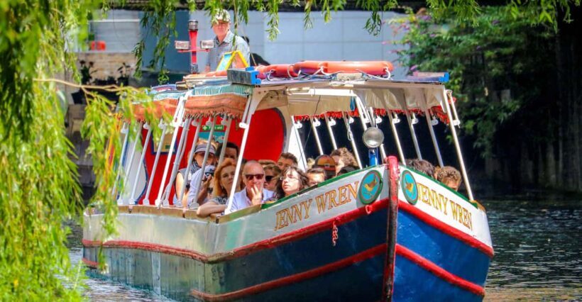 London: Canal Boat Ride on Camden Lock - An Introduction to the Canal Cruise Experience