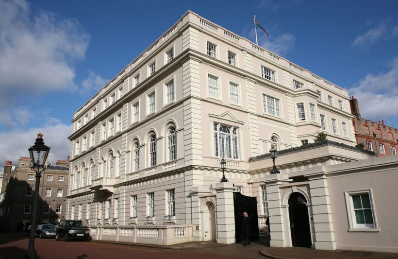 London: Changing of the Guard and Royal Palaces Walking Tour - The Value of This Tour