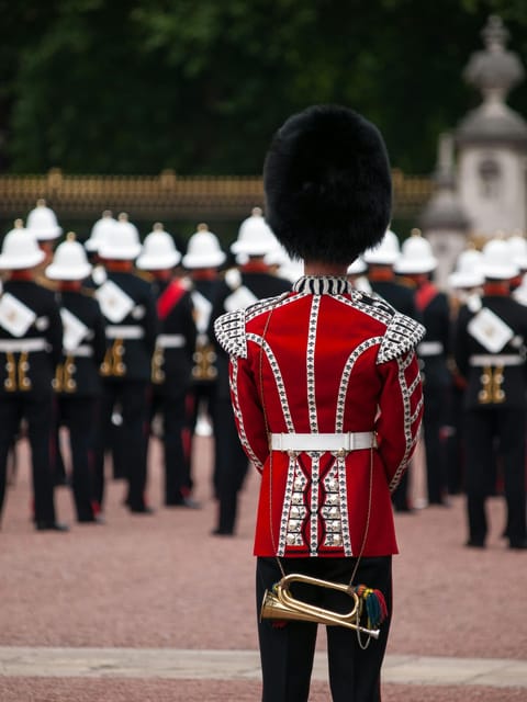 London: Changing of the Guard Experience and Landmarks Tour - A Closer Look at the London Highlights