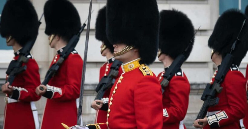 London: Changing of the Guard Experience Private Tour Guide - An In-Depth Look at the Tour