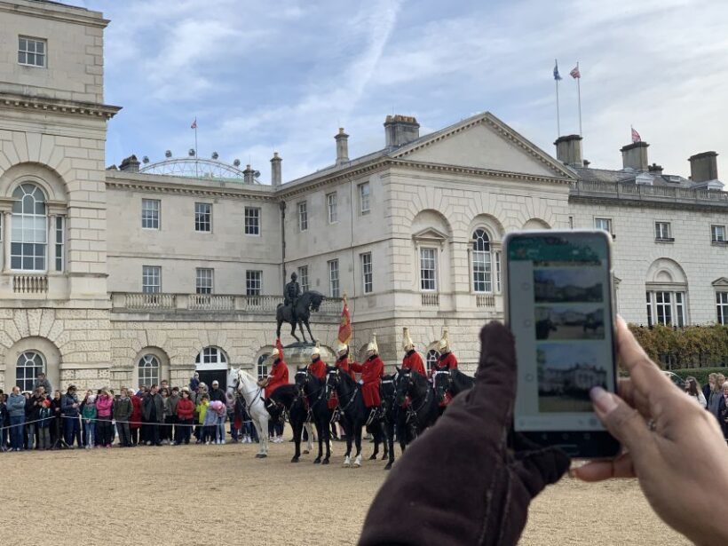 London: Changing of the Guard Private Group or Family Tour - Key Points