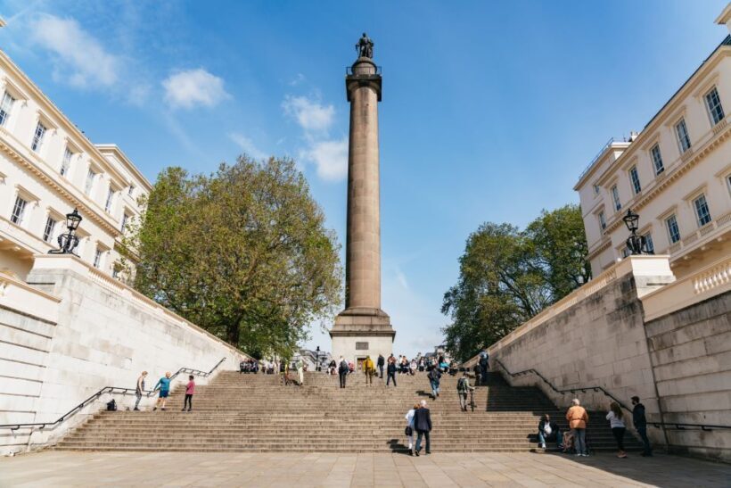 London: Changing of the Guard Tour by Buckingham Palace - Key Points