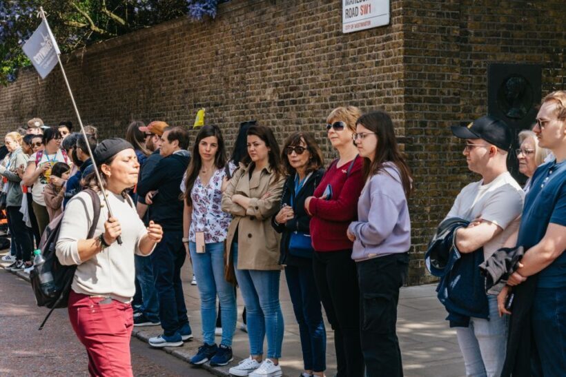 London: Changing of the Guard Tour by Buckingham Palace - In-Depth Look at the Tour Experience
