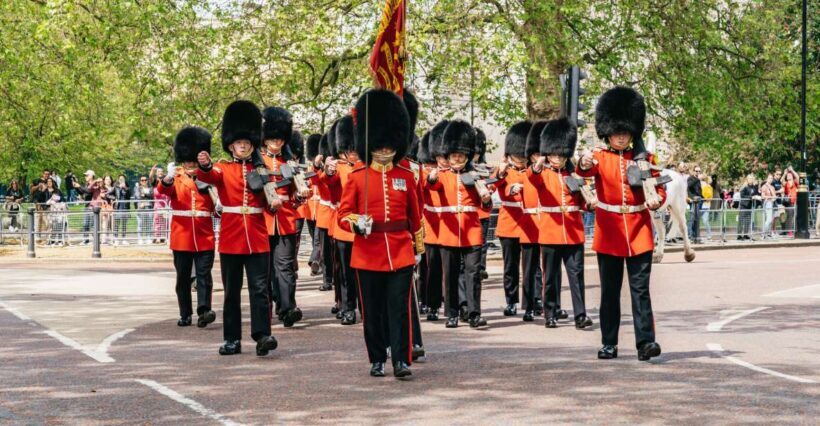 London: Changing of the Guard Tour by Buckingham Palace - The Guide’s Role in Making the Experience Special