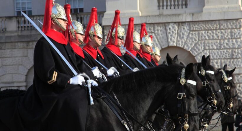 London: Changing of the Guard Walking Tour - An Honest Look at the Changing of the Guard Tour