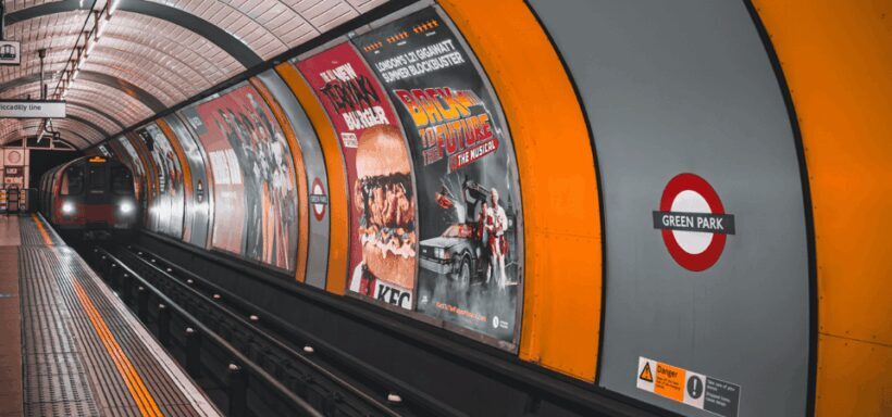 London: Changing of the Guard with a an APP - What to Expect from This Changing of the Guard Tour