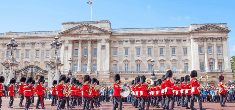 London: Changing of the Guard with a an APP - The Value and Limitations of the Tour